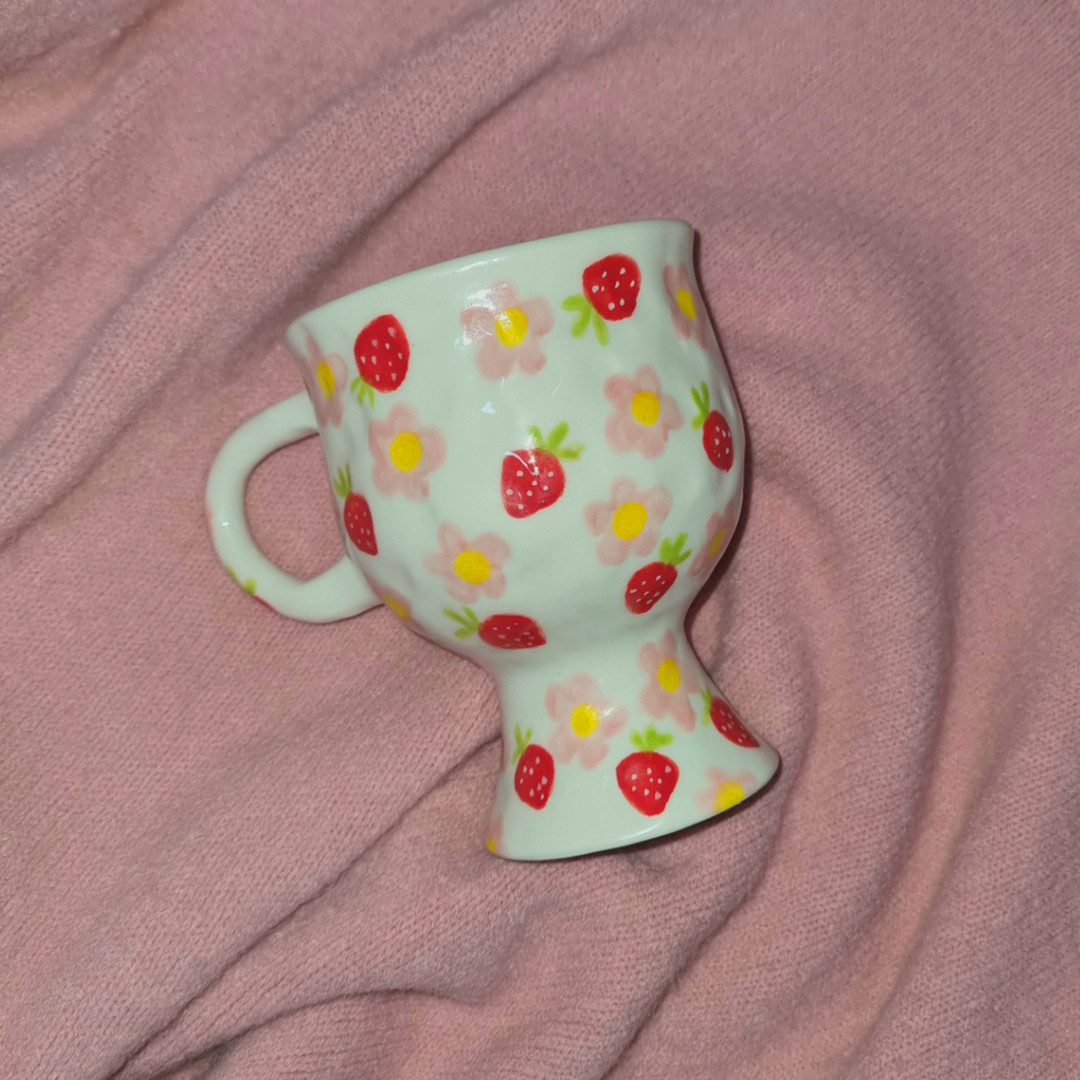 Strawberry Flower Goblet mug | idus