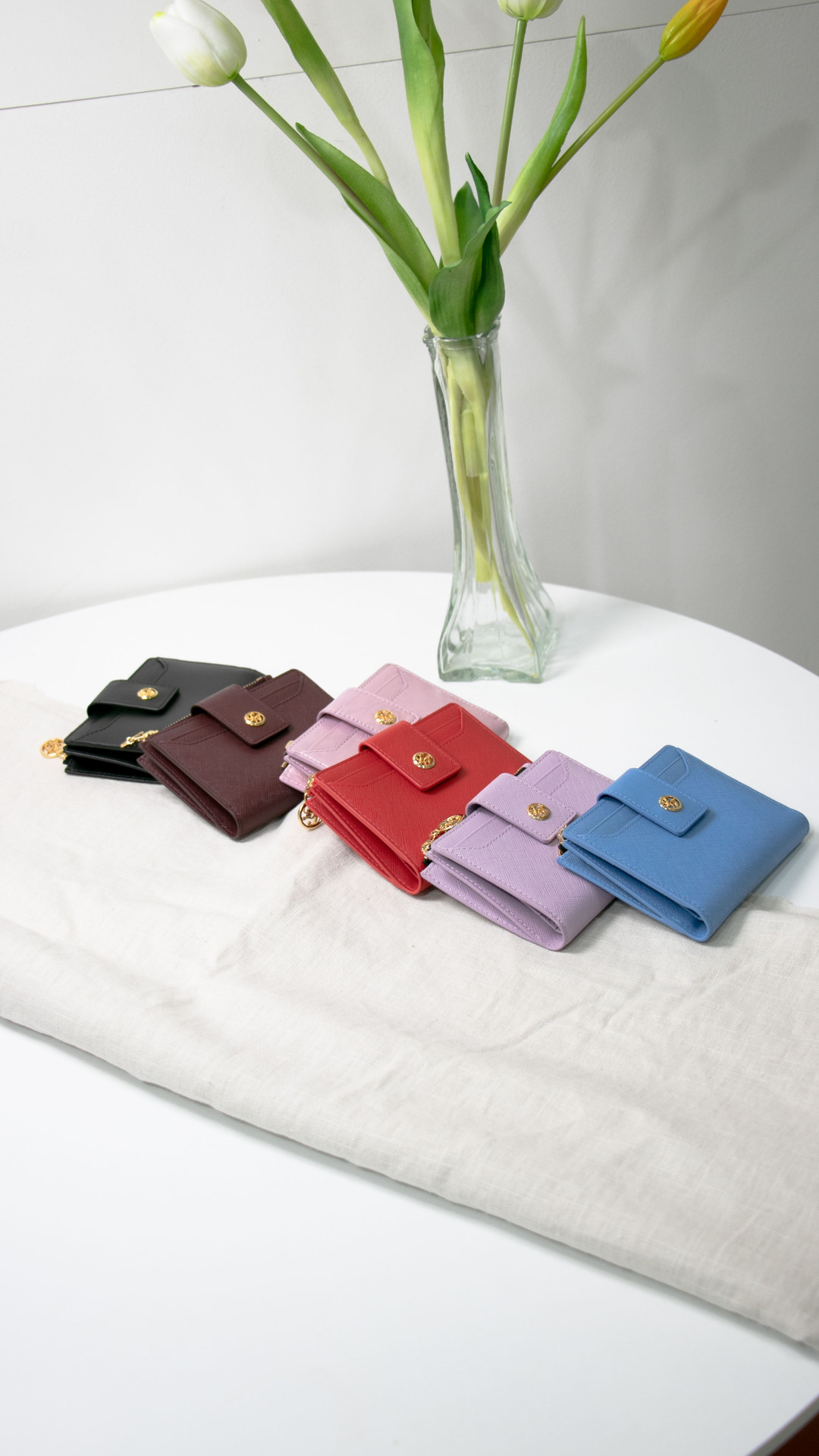 Beru Leather Bi-Fold Wallet (Engravable) | idus