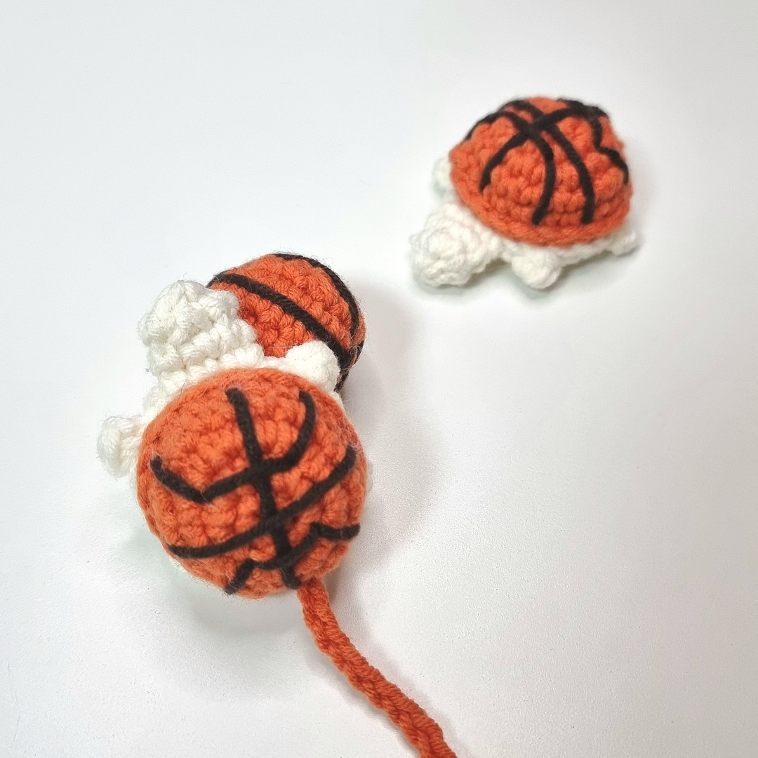 crochet Basketball, baseball turtle key ring/bookmark | idus
