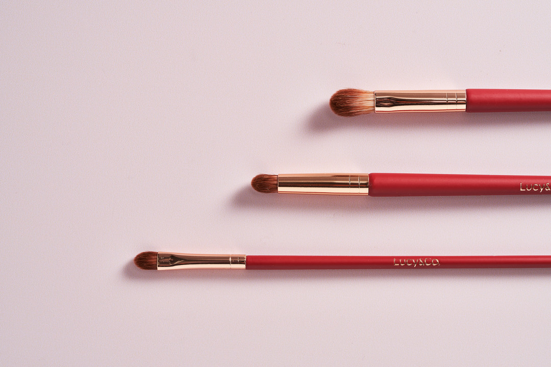 Easy with a versatile brush! A set of 3 minimal