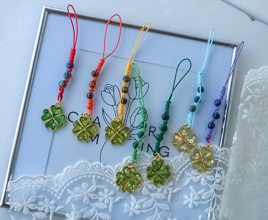 Lucky stone and a clover Korea Traditional knotted cell-phone strings ...