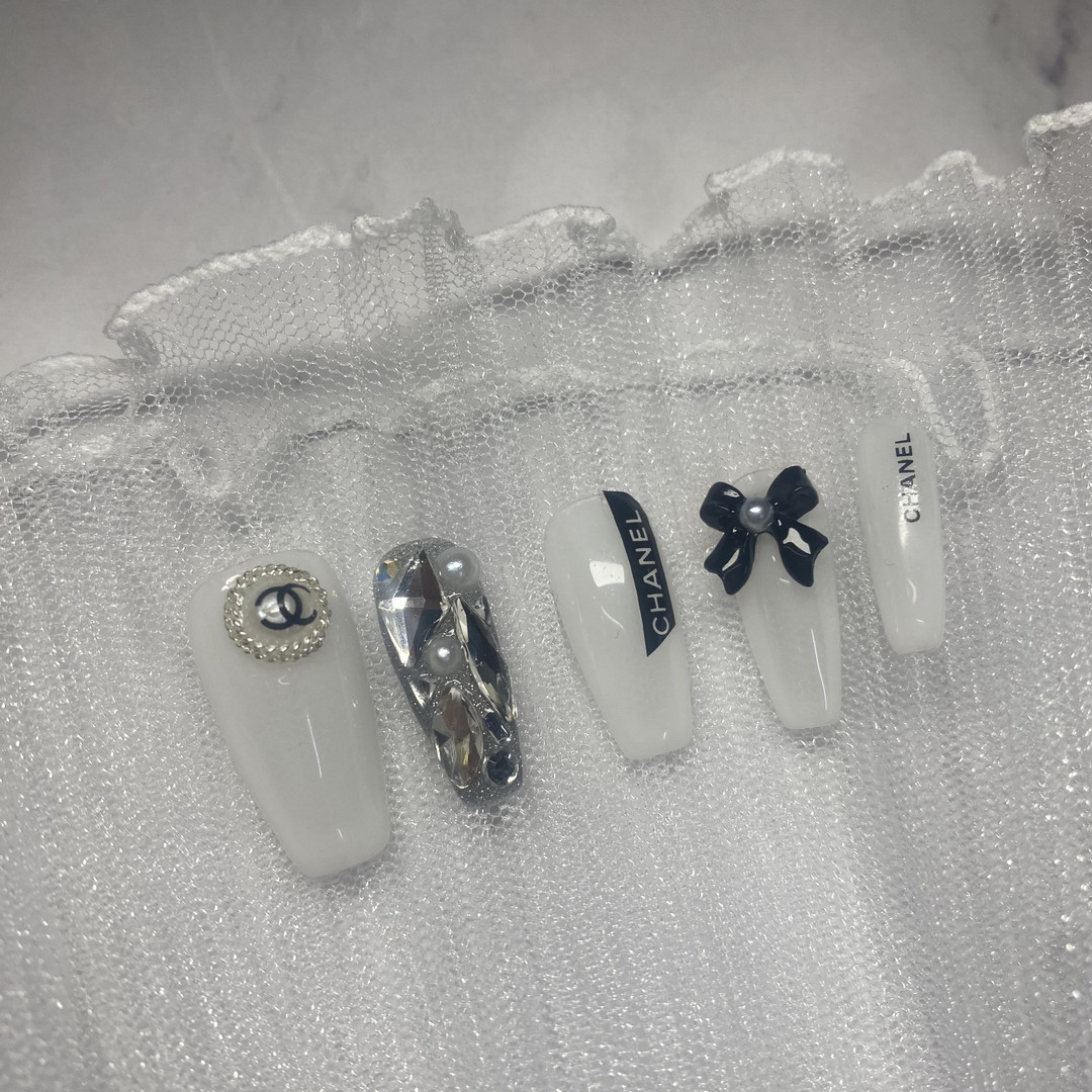 [Premium] Pearl Full Jewel Ribbon C Nail Tip | idus