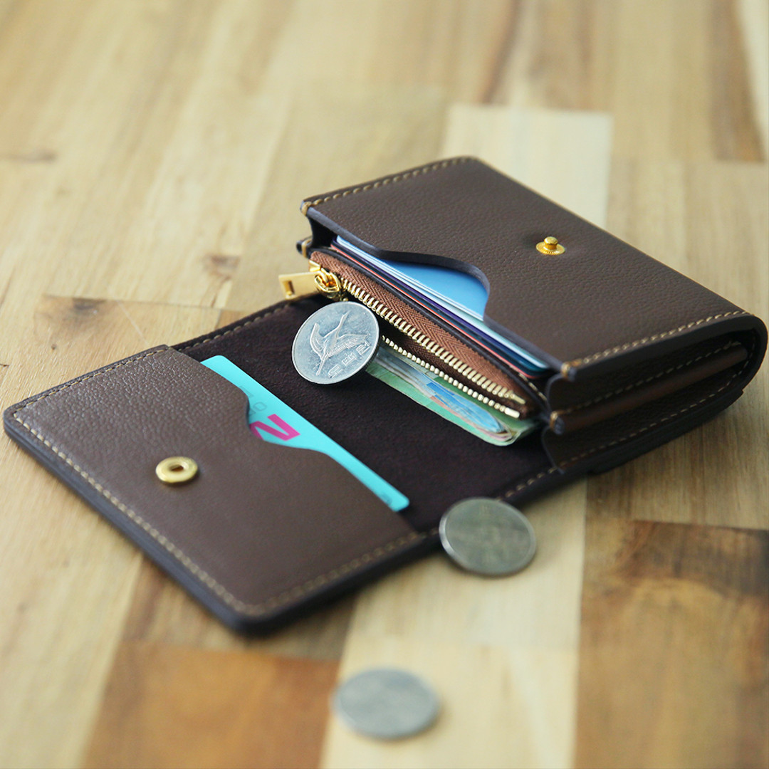 chrome two-pocket zipper wallet brown full cover